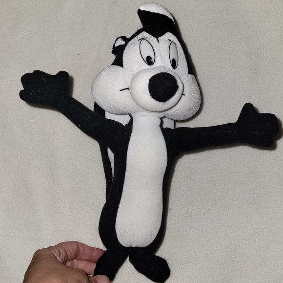 Warner Bros. | Toys | Vintage 996 Warner Bros Looney Tunes Pepe Le Pew ...